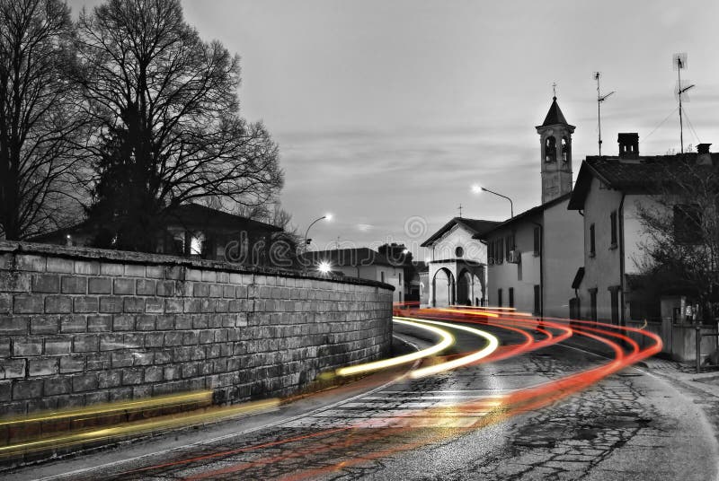 CURVA STRETTA DEGLI INDICATORI LUMINOSI LUNGHI Immagine Stock ...