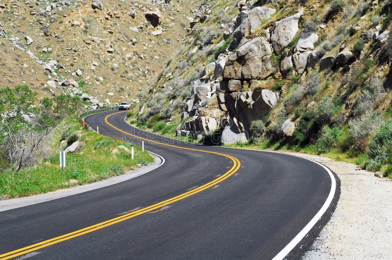 Curvas perigosas imagem de stock. Imagem de vazio, ambiente - 2281517