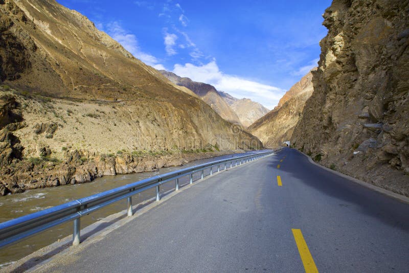 Curved road stock photo. Image of horizon, highway, driving - 35340396