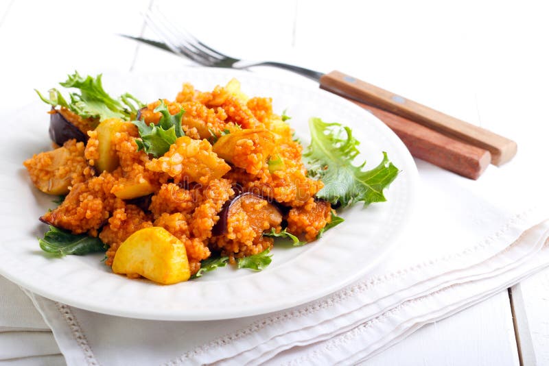 Cuscuz Com Courgette E Beringela Foto de Stock - Imagem de alimento ...