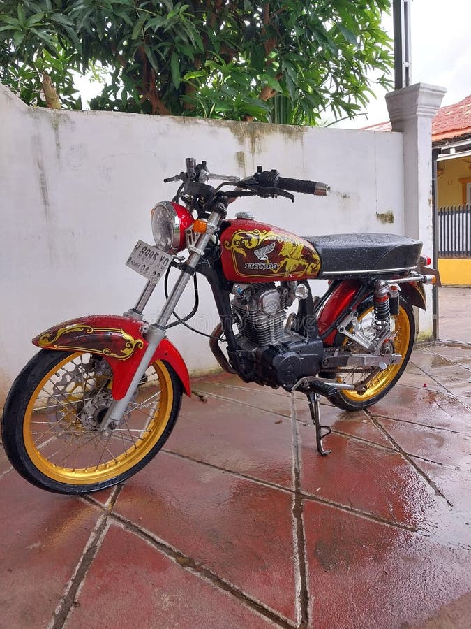 Custom Classic CB Motorbike Editorial Stock Image - Image of custom ...