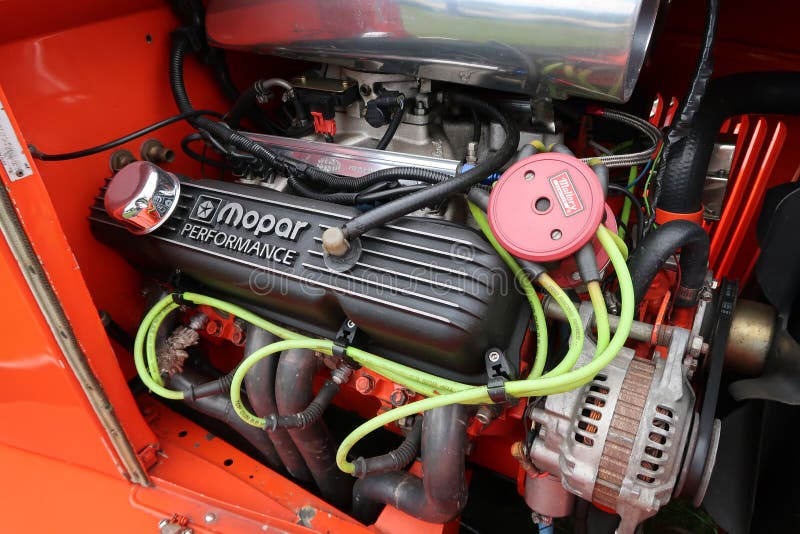 Custom Mopar Engine editorial stock image. Image of mopar - 85587289