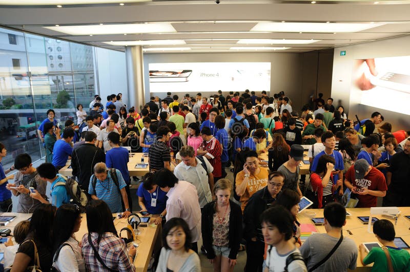 Customer in Apple store editorial stock image. Image of customer - 21329994