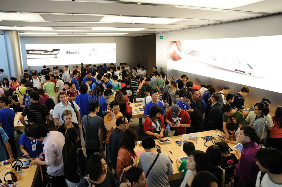 Customer in Apple store editorial photography. Image of kong - 23137932