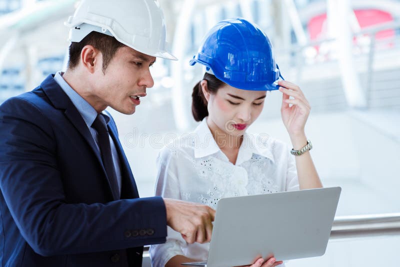 Customer Discussing with Young Engineer Stock Image - Image of ...