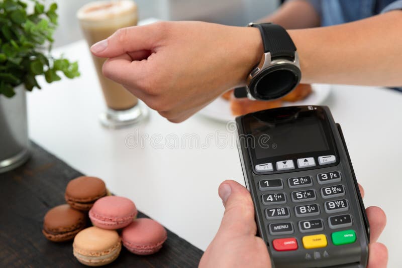Customer Making Payment Using Credit Card in a Supermarket Stock Photo ...