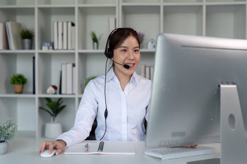 98,603 Customer Service Computer Stock Photos - Free & Royalty-Free ...