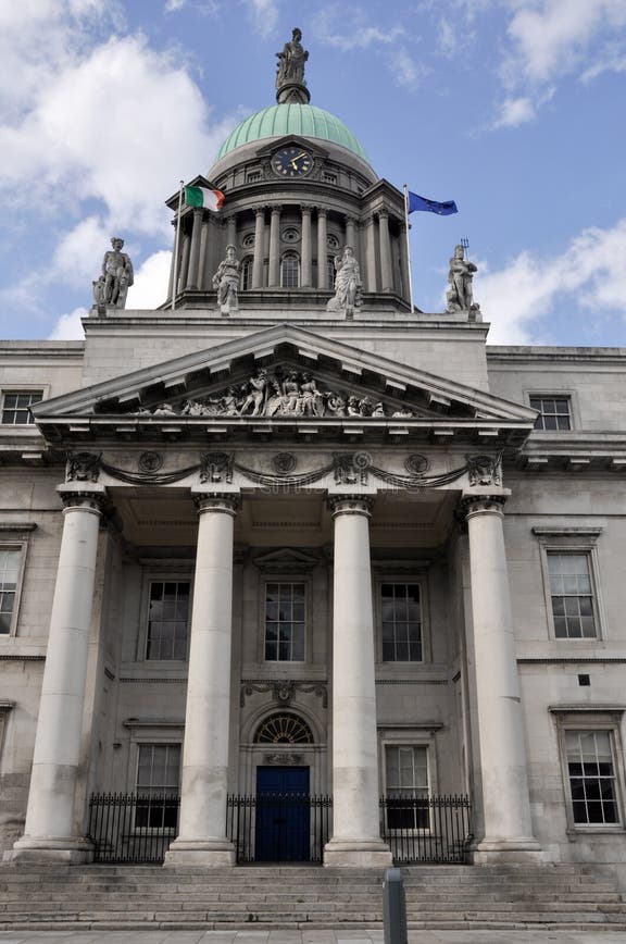 The Customs House in Dublin, Ireland Stock Image - Image of arcade ...