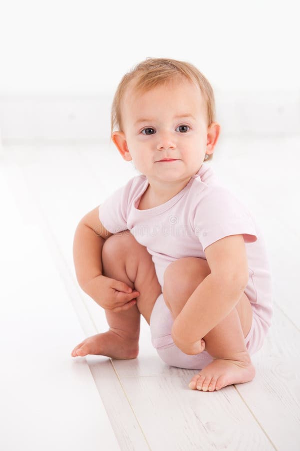 17+ Cute girl crouching Free Stock Photos - StockFreeImages