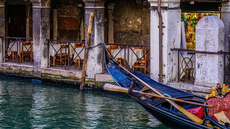 A cute bridge of Venice editorial image. Image of history - 255733075