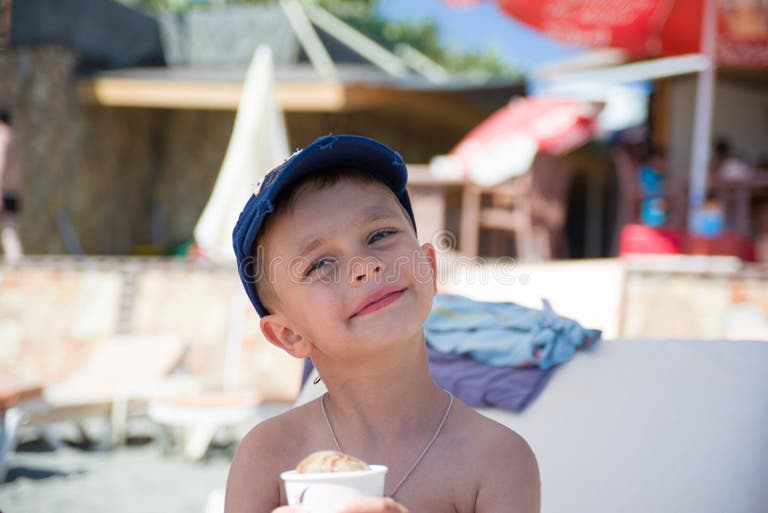 181 Cute Little Boy Sunbathing Ocean Beach Stock Photos - Free ...