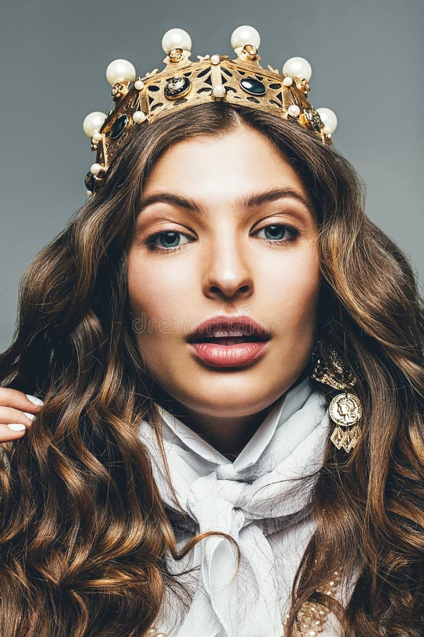 168 Beautiful Woman Long Curly Hair Golden Crown Stock Photos - Free ...