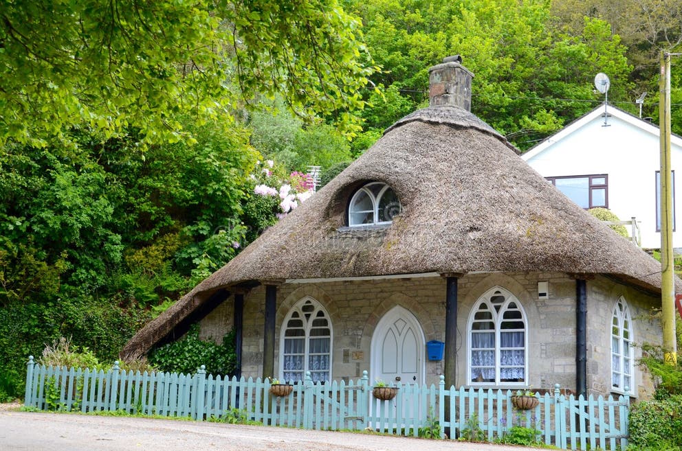Thatched cottage, Gweek editorial image. Image of gweek - 142840725