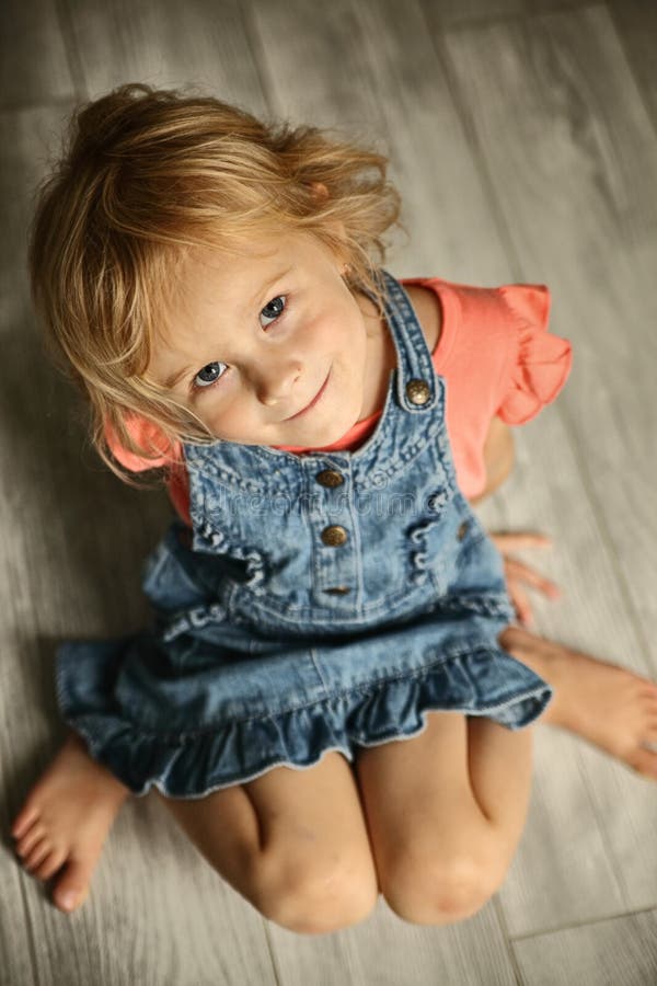 Cutie imagen de archivo. Imagen de gris, ocio, verde - 27897789