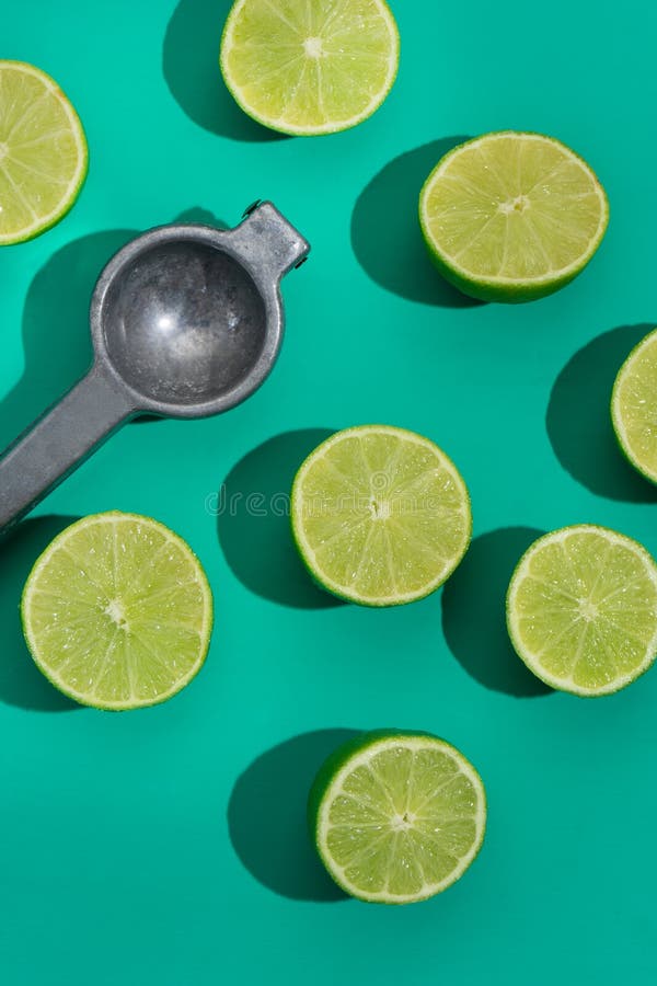 Cutted Lime and Lemon with Mint in Water Splashes Isolated on White ...