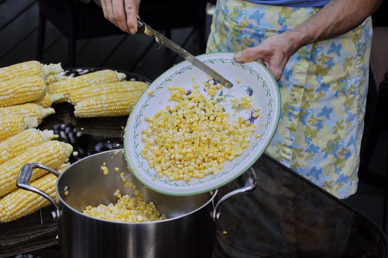Cutting corn of the cob stock photo. Image of freshness - 125606792