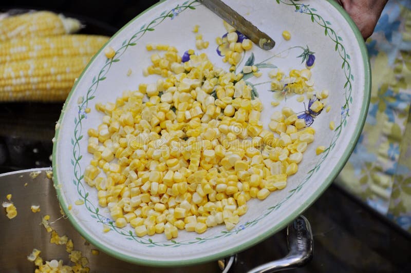 Cutting corn of the cob stock photo. Image of kernel - 125606924
