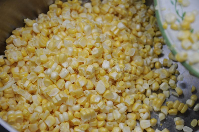 Cutting corn of the cob stock image. Image of vegetables - 125607553