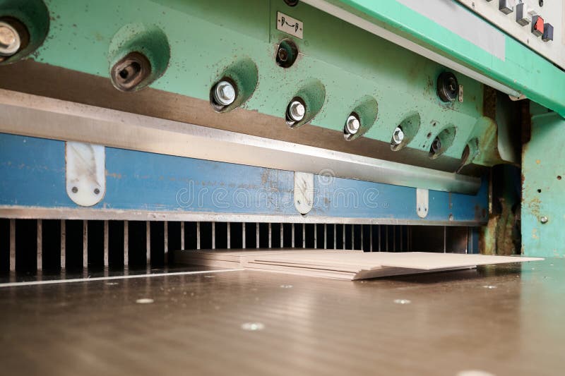 Cutting Precise Sheets from a Large Pack of Cardboard Using Guillotine ...