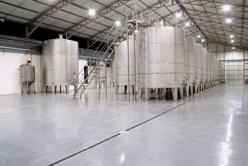 Cuves De Fermentation De Vin Image stock - Image du fabrication, bassin ...