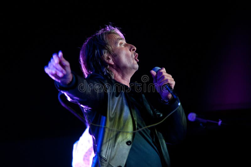 Cy Curnin editorial image. Image of live, casino, perform - 20911640