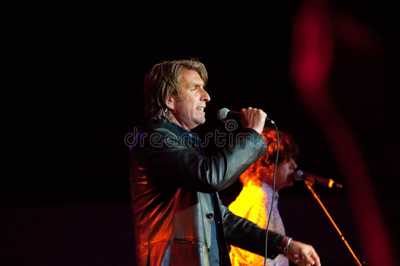 Cy Curnin editorial image. Image of concert, valley, performance - 20911645