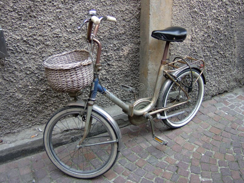 Cycle Free Stock Photos & Pictures, Cycle Royalty-Free and Public ...