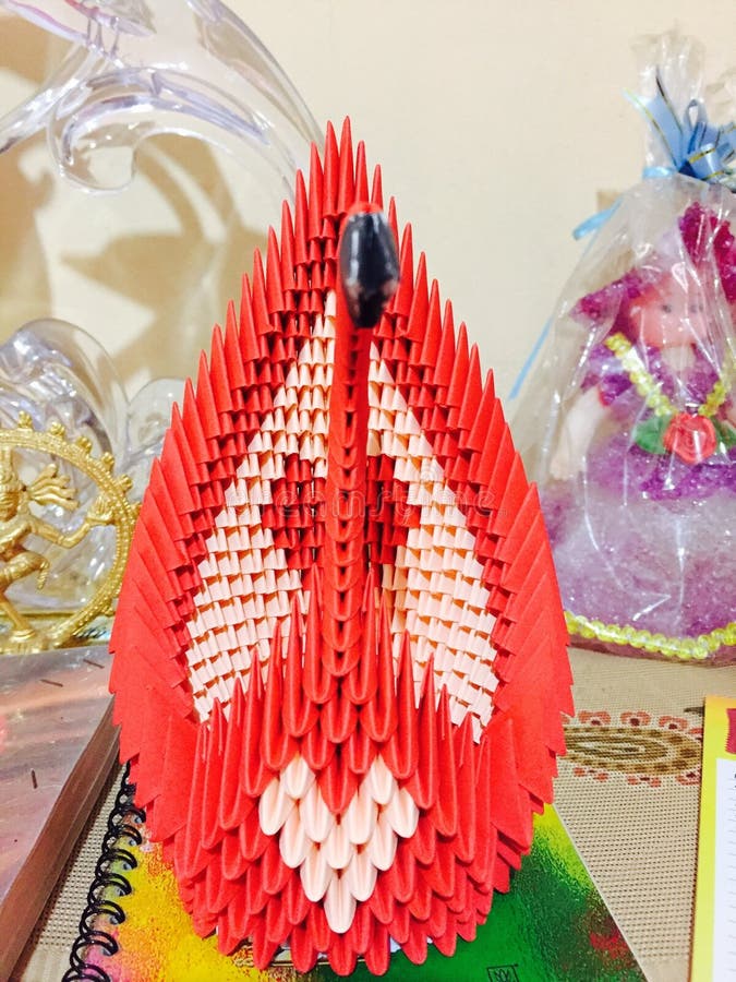 Cygne d'Origami photo stock. Image du effectué, main - 125056850