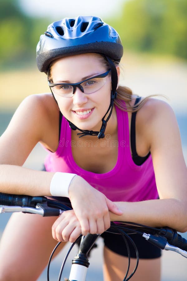 Cykla arkivfoto. Bild av cirkulera, cyklist, parkera - 33831440