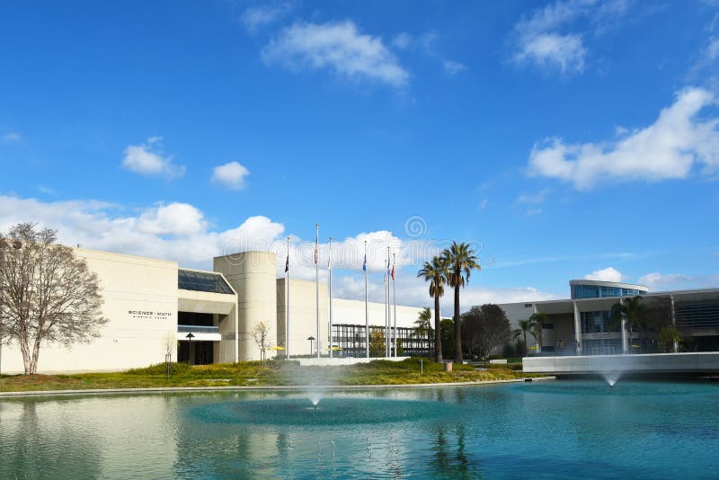 CYPRESS, CALIFORNIA - 28 DEC 2022: Pond with the Library - Learning ...