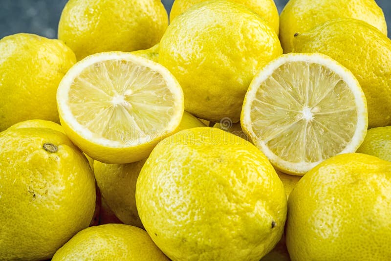 Cytryny obraz stock. Obraz złożonej z halfback, krople - 102094319