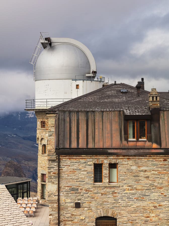 Cúpula Del Observatorio En El Edificio De Kulmhotel En Gornergrat En El Interruptor Imagen de ...