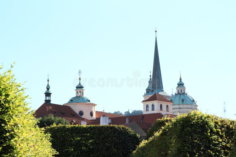 Prag Mit Kirchen in Der Tschechischen Republik Stockfoto - Bild von ...