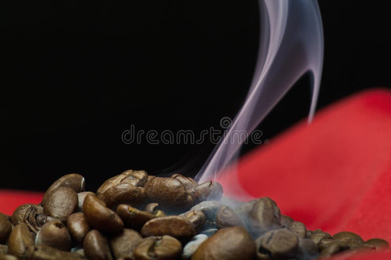 Kaffeebohnen Roh Und Geröstet Stockfoto - Bild von geschmack, kaffee ...