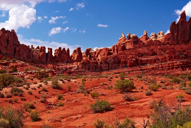 Désert rouge image stock. Image du stationnement, spectaculaire - 13041873