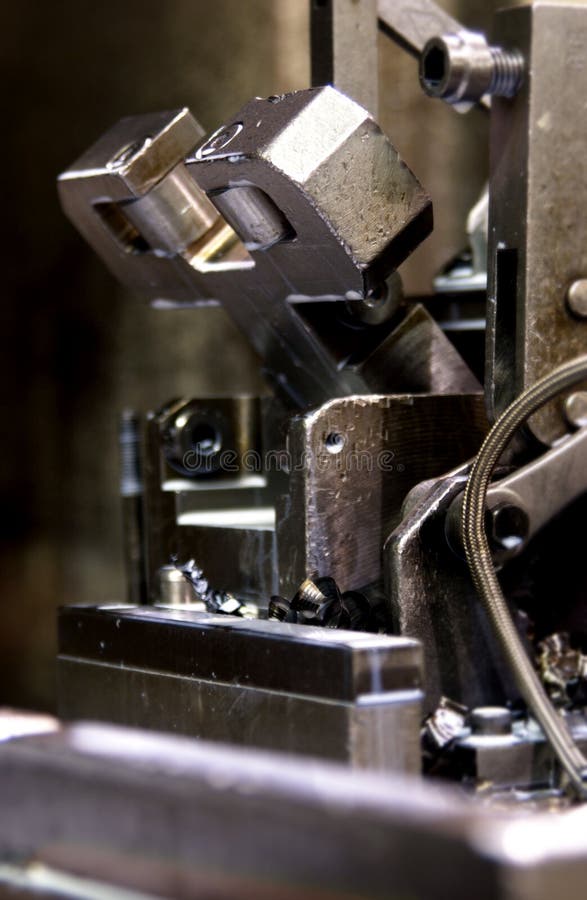 Outillage industriel image stock. Image du mécanique - 102472657