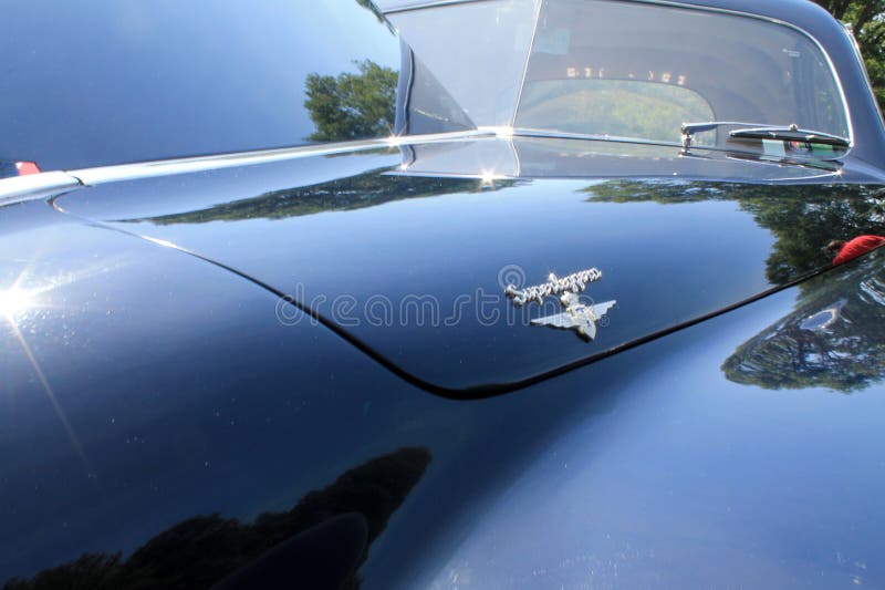 Détail De Luxe De Capot De Voiture De Vintage Photo stock éditorial ...