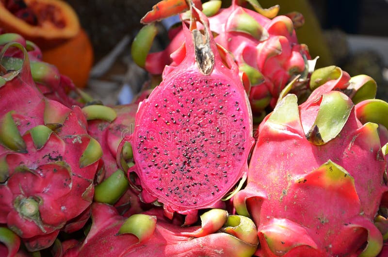 Pitaya Rouge Fruit Tropical Blanc Image stock - Image du rose, nutritif ...