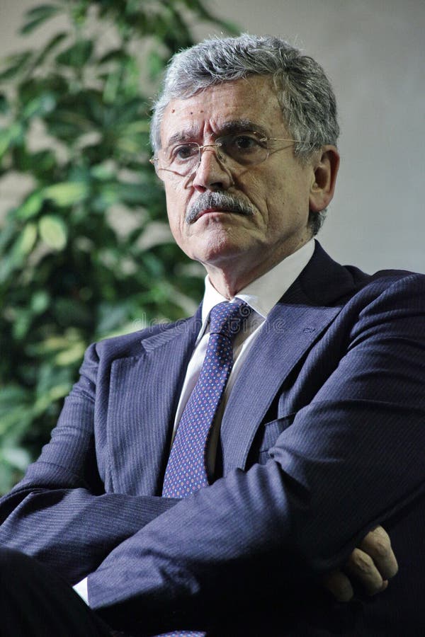 D'Alema imagen editorial. Imagen de anterior, prima, secreto - 31703900