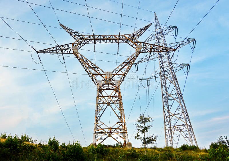 3D De Elektriciteit Van De Hoogspanning Stock Afbeelding - Image of ...