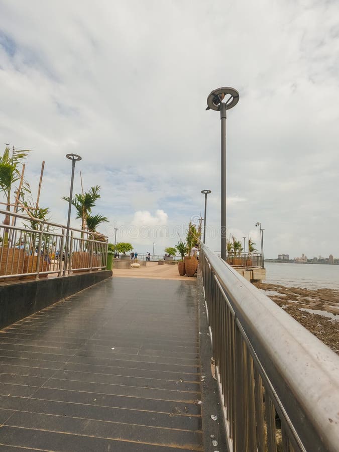 Dadar Chowpatty Viewing Deck Stock Image - Image of walkway, dock ...