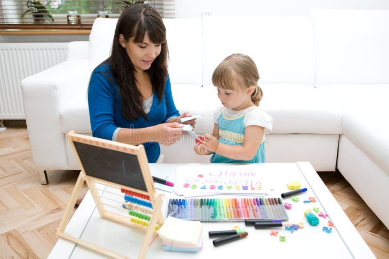 Dagis arkivfoto. Bild av hjälpa, härlig, tillfälligt - 15970616