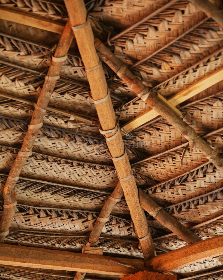 Dak Van Hout En Bladeren Wordt Gemaakt Dat Stock Afbeelding - Image of ...