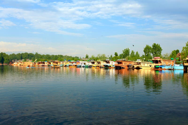 Dal lake editorial stock photo. Image of mountains, clouds - 24784903