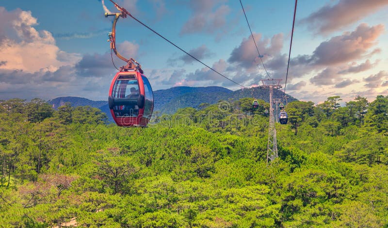 DALAT, VIETNAM - 1.02 editorial photo. Image of datanla - 181396401