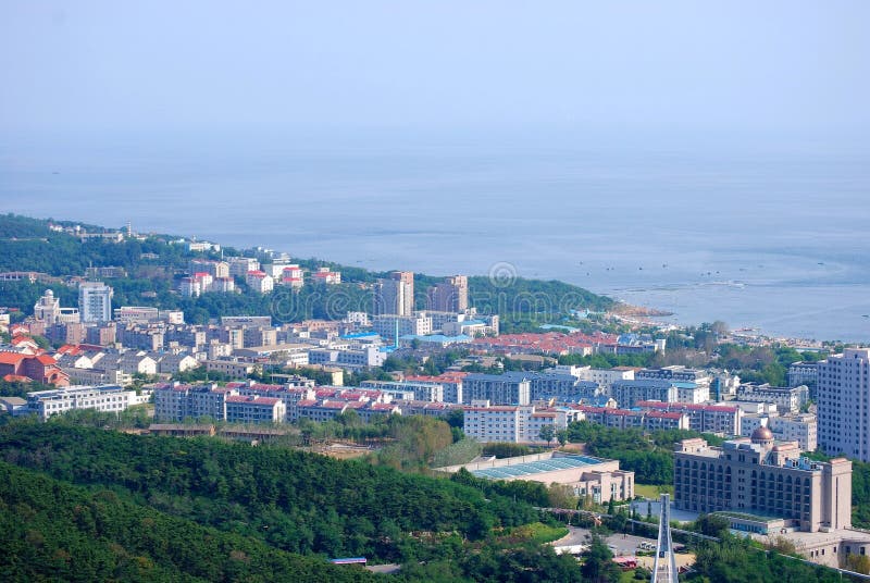 Dalian foto de archivo. Imagen de sunlight, azotea, casa - 9056936