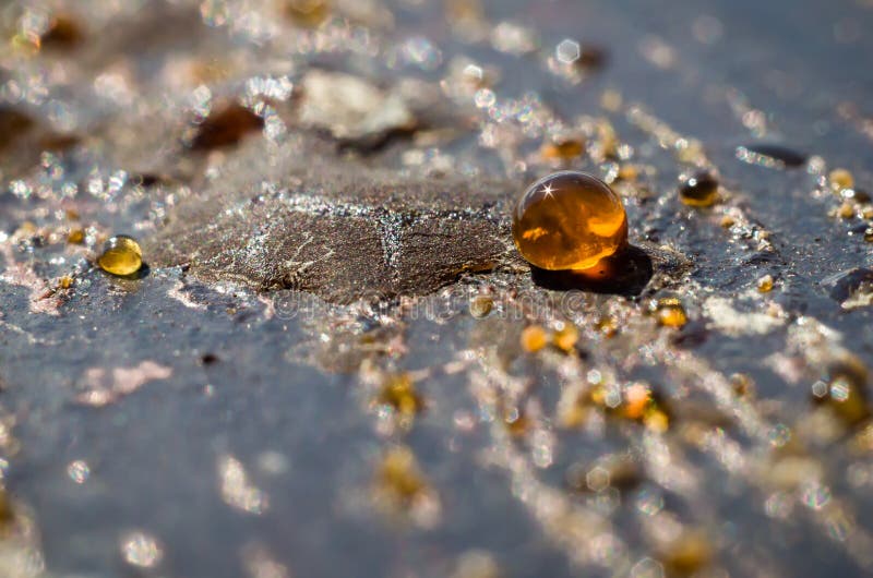 Daling Van Hars Op De Houten Oppervlakte Stock Foto - Image of hout ...