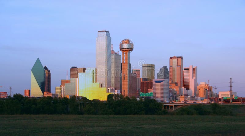 Le Centre Ville De Dallas Dans Le Texas Photo stock - Image du glace ...