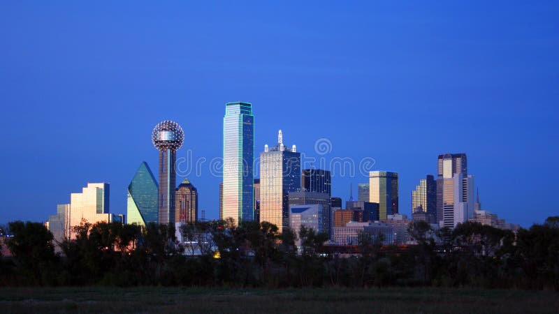 Dallas du centre, le Texas photo stock. Image du entreprise - 3420848