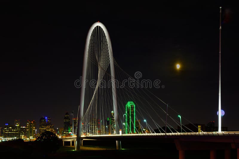 Dallas Texas Skyline Margaret Hunt Hill Bridge Editorial Photography ...